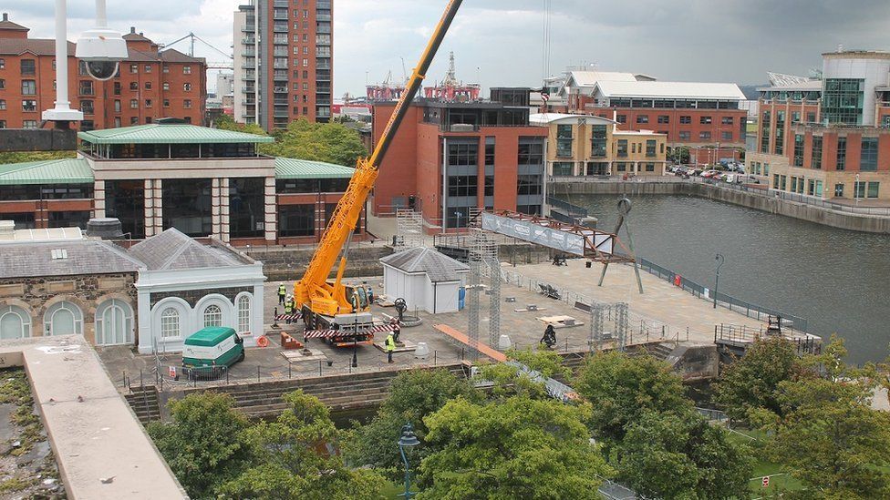 Belfast Meccano bridge sets Guinness World Record - BBC News