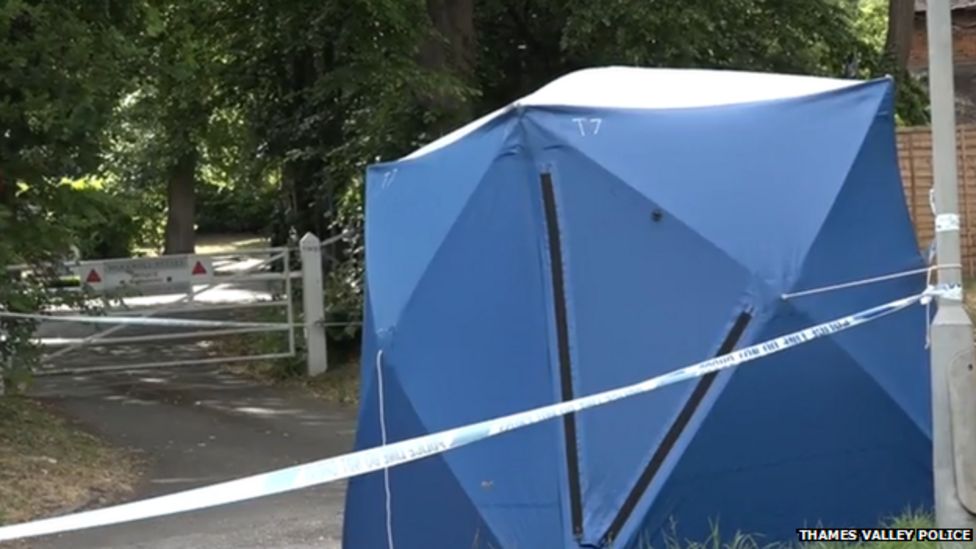 Gerrards Cross layby body find leads to murder arrest - BBC News
