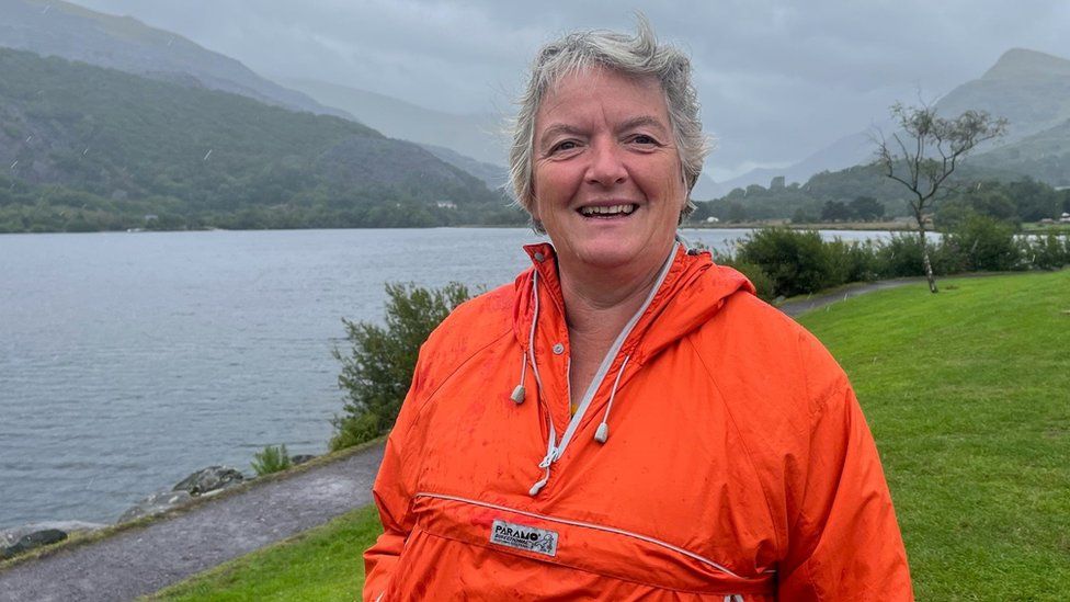 Nefyn: Pryder symud llwybr 'pwysig' dros berygl tirlithriad - BBC Cymru Fyw