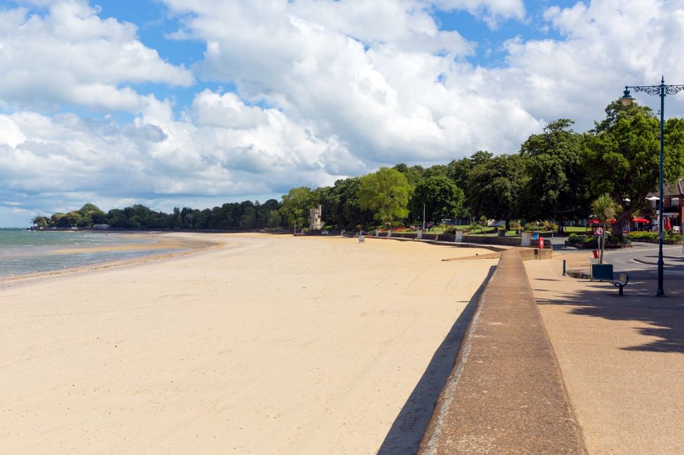 Isle of Wight's Ryde beach accessibility to be improved - BBC News