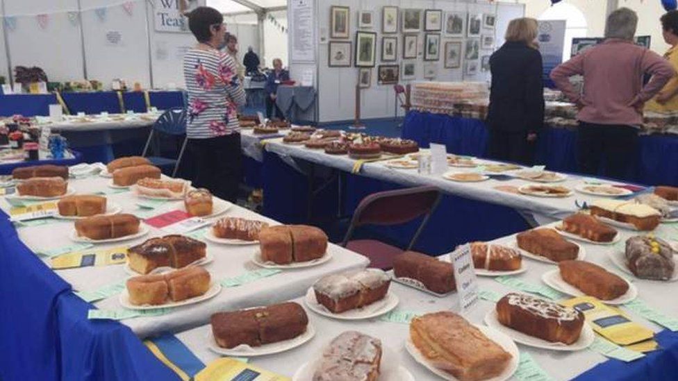 Balmoral Show 2016: Thousands flock to agricultural extravaganza - BBC News
