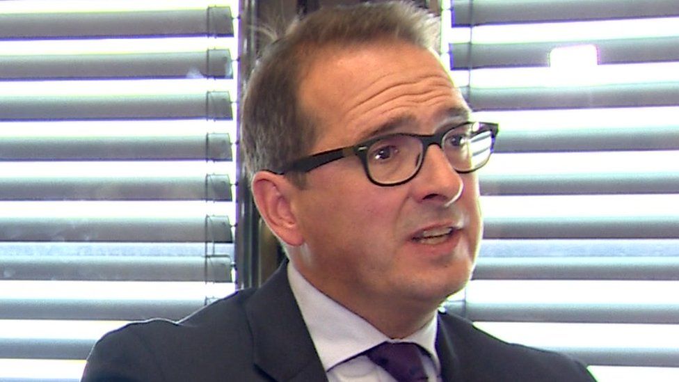 Owen Smith MP: Corbyn 'prepared to see Labour split' - BBC News