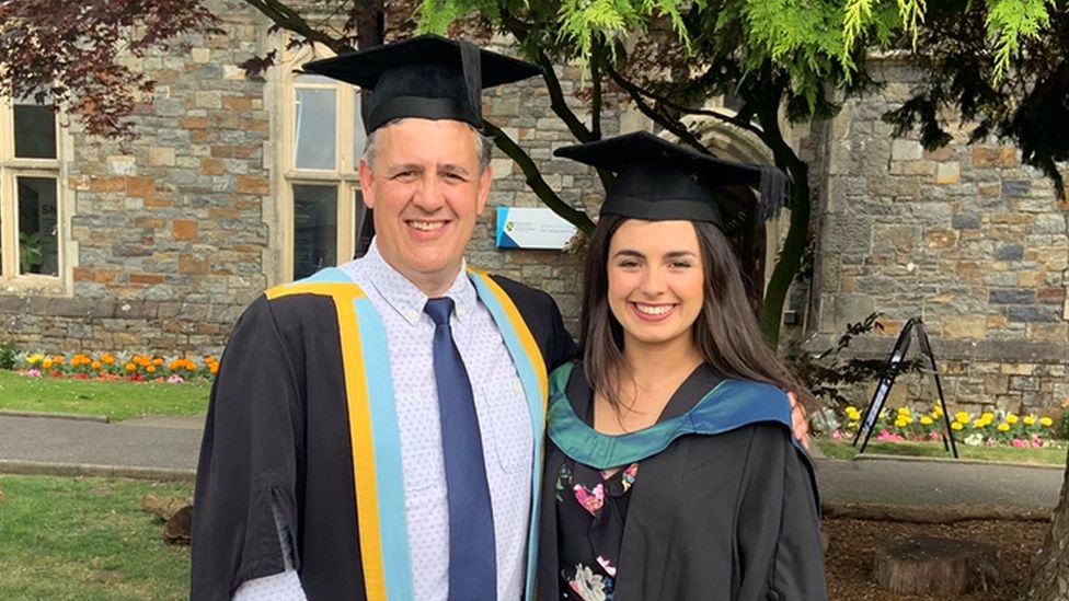 Yr Ifanc a Ŵyr: Rhys Meirion ac Elan Meirion - BBC Cymru Fyw