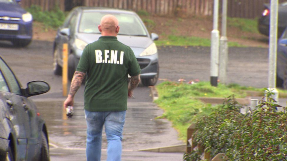 Ballymena tensions over rise in Roma community - BBC News