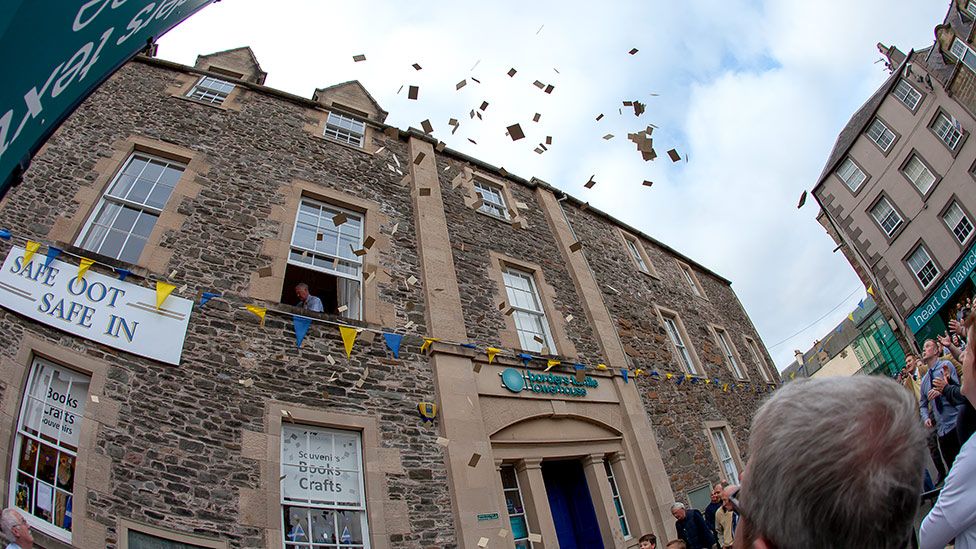 In pictures: Hawick Common Riding - BBC News