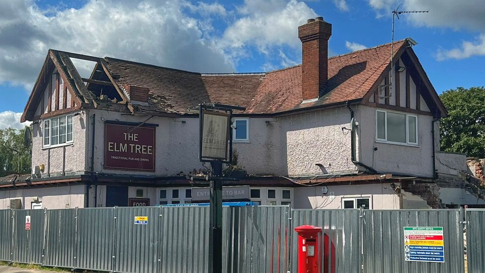 Peterborough pub demolished to make way for housing - BBC News