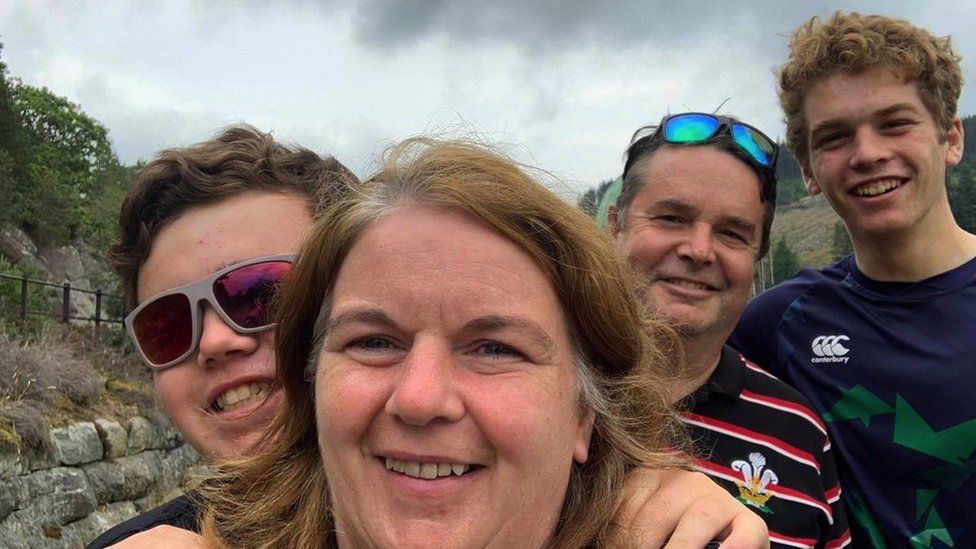 Ateb y Galw: Tegwen Morris - BBC Cymru Fyw