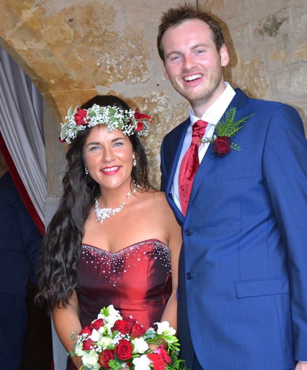 Bride's engagement ring stolen on wedding day returned - BBC News