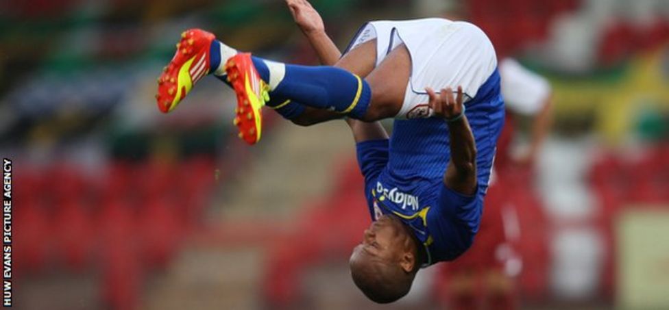 Cardiff squad good enough despite few signings - Rob Earnshaw - BBC Sport
