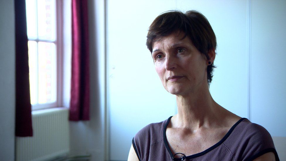 Belfast's after-school club for Syrian refugees - BBC News