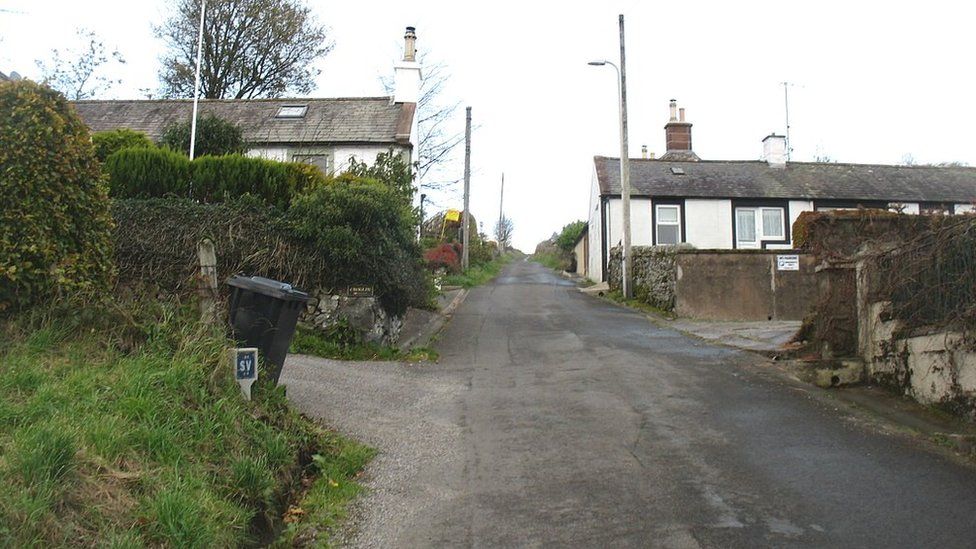Cyclist dies at the side of the road near Moniaive - BBC News