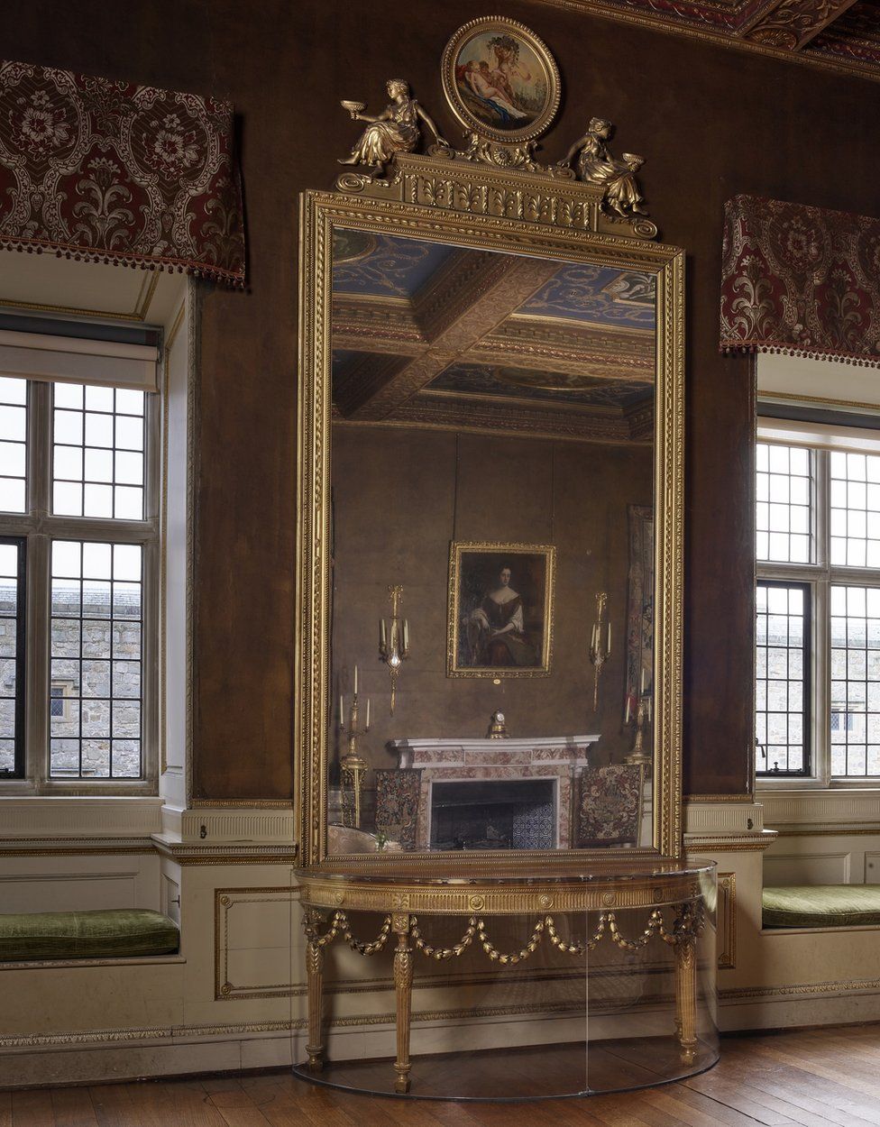 Wyth arteffact sy'n adrodd hanes Castell y Waun - BBC Cymru Fyw