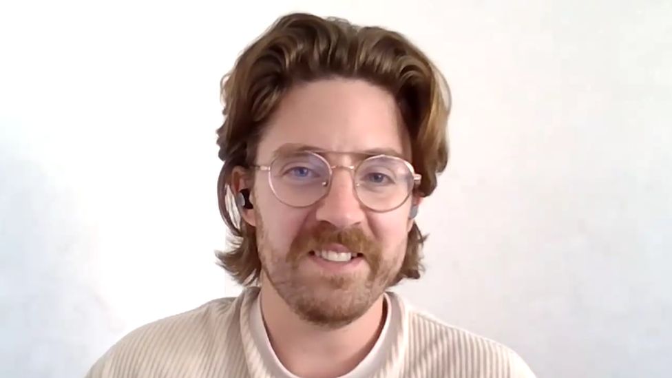 Guernsey runner James Le Gallez takes on 157 mile desert race - BBC News