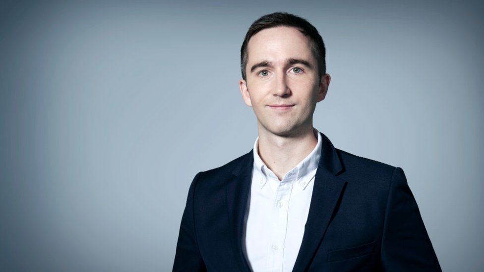 Y Cymry yng nghanol helynt Hong Kong - BBC Cymru Fyw