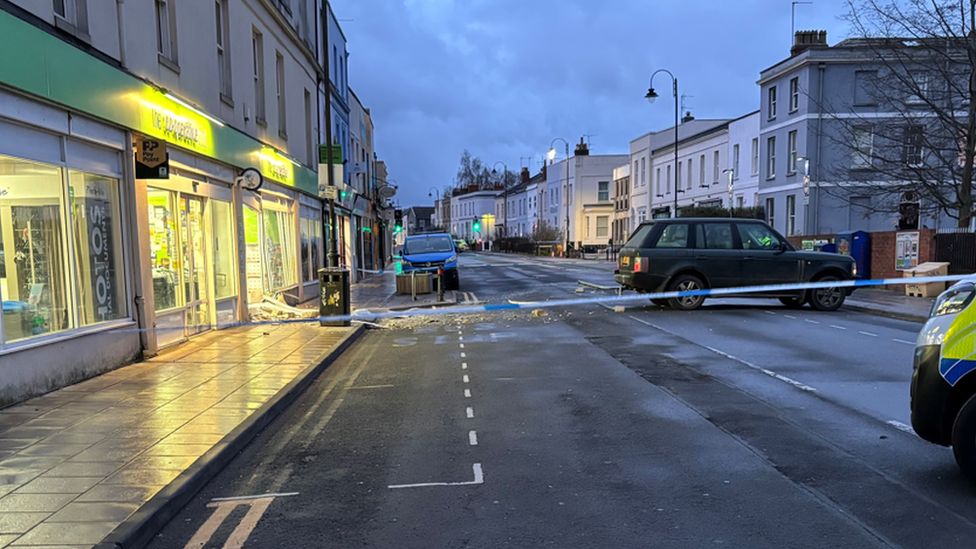 Cheltenham Co-op ram raid sees cash machine stolen - BBC News