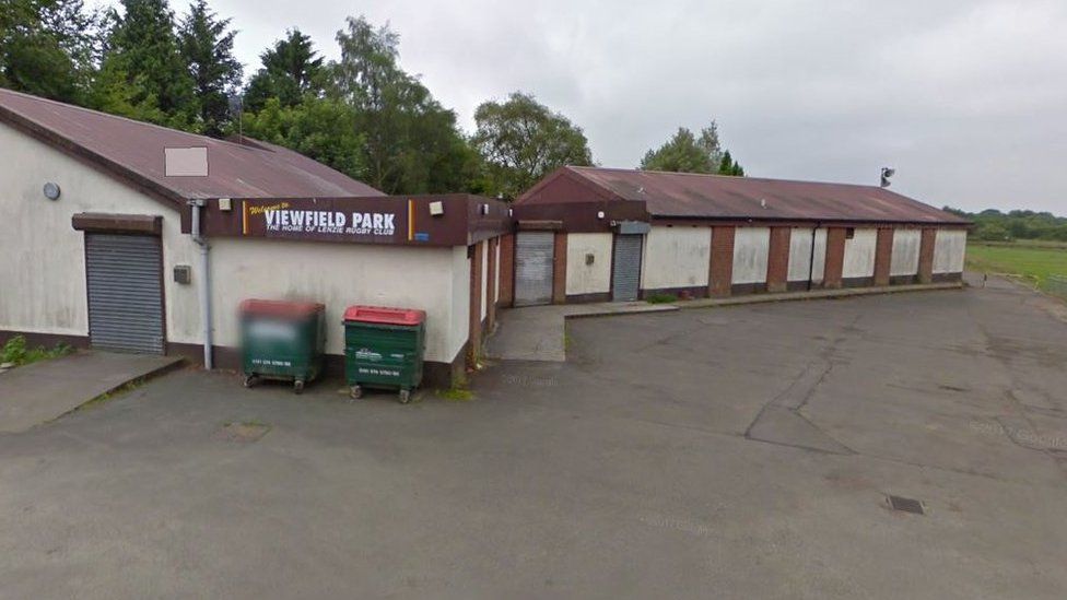 Man attacked by three-man gang outside Lenzie rugby club - BBC News