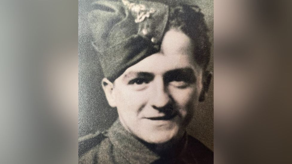 John Graham: York funeral celebrates life of D-Day veteran, 102 - BBC News