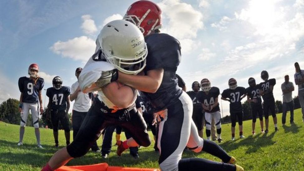 This is Phoebe Schecter, Britain's first female NFL coach - BBC News
