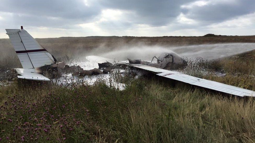 Light aircraft crashes with two passengers in Perranporth - BBC News