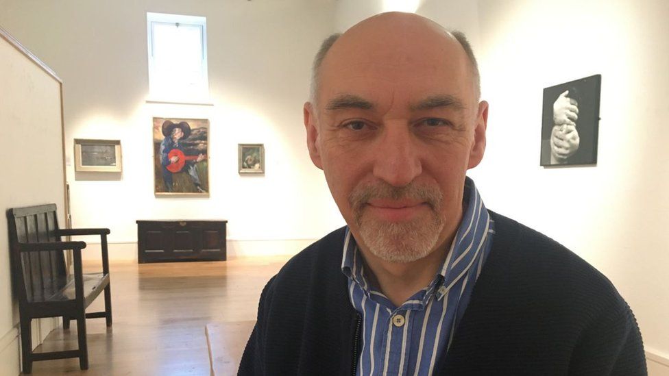 Art: Monet painting stars in refugee exhibition - BBC News