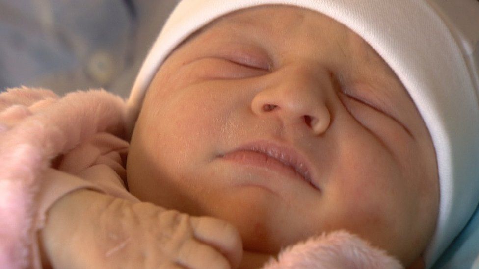 Babies born as bells chimed for 2019 - BBC News