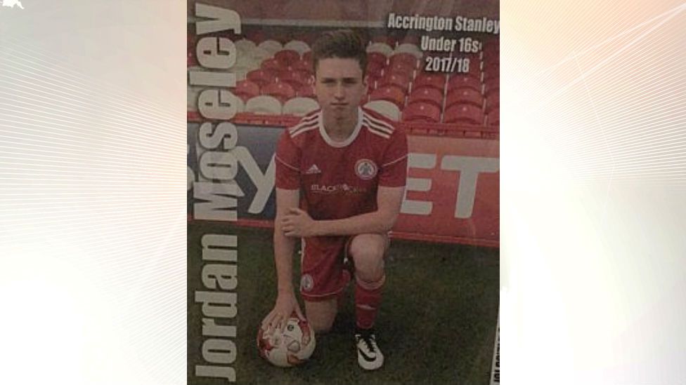Accrington Stanley player Jordan Moseley dies - BBC News