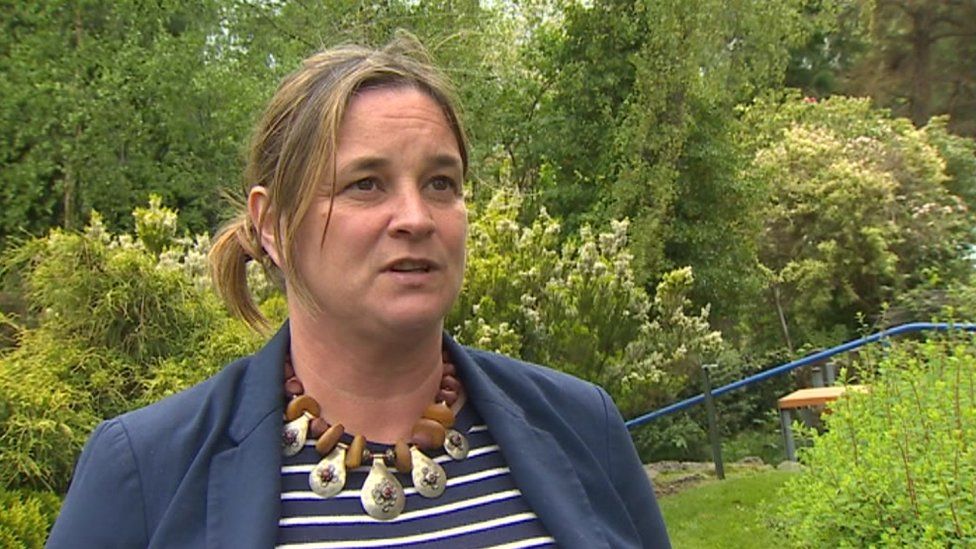 Plastic recycling: Fund to help Wales 'lead the way' - BBC News