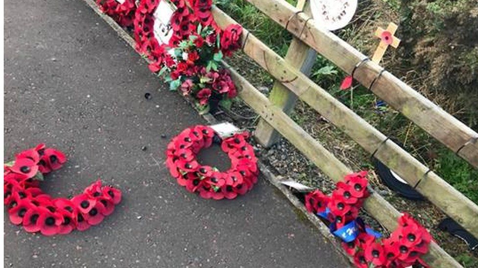 Attack on Narrow Water soldiers memorial near Warrenpoint - BBC News