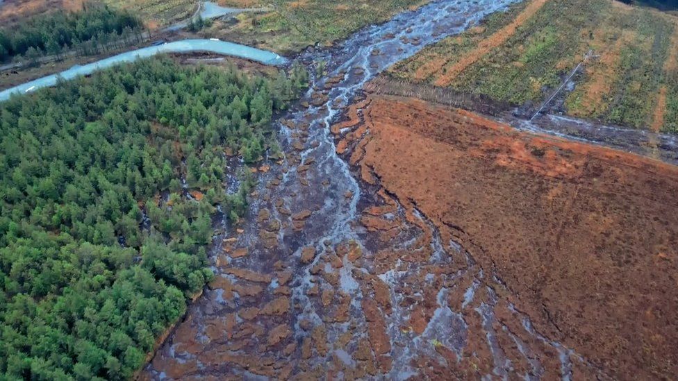 Donegal: Peat landslide had 'significant' impact on Tyrone river - BBC News