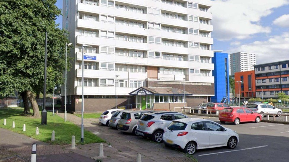 'Outdated' Wolverhampton tower blocks set for refurbishment - BBC News