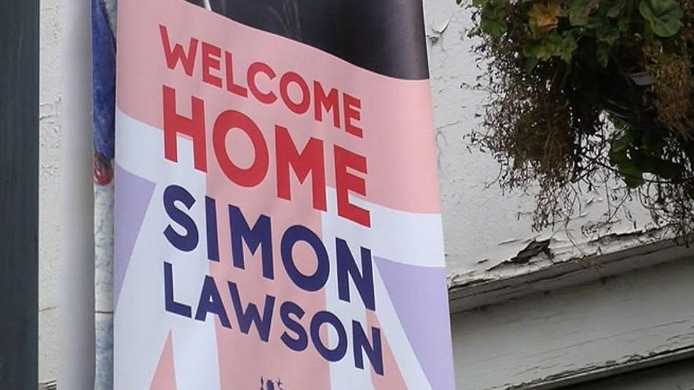 Maryport hails water burst Paralympian Simon Lawson - BBC News