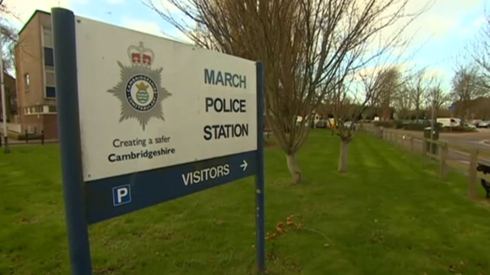 Missing Cambridgeshire police officer 'went for kebab' - BBC News