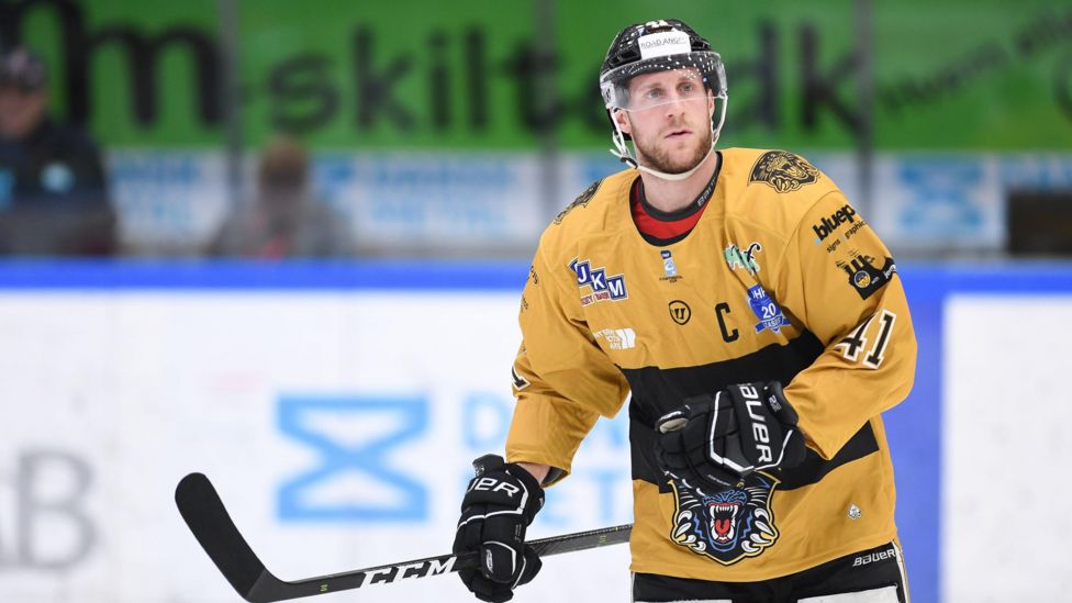 Sam Herr: Nottingham Panthers re-sign prolific former captain - BBC Sport