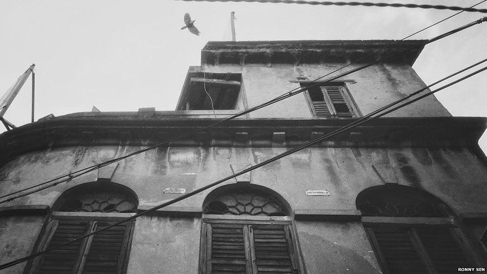 The fight to save Kolkata's heritage homes - BBC News