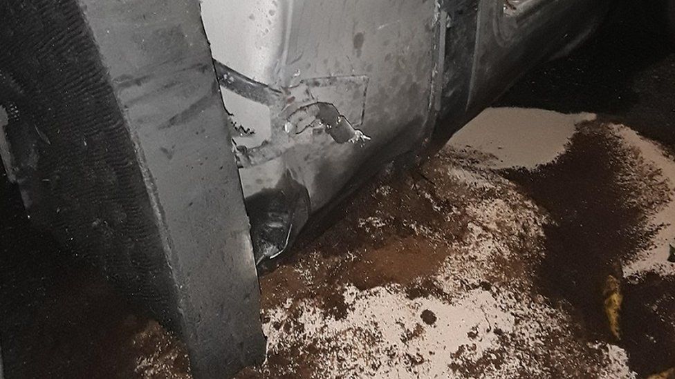 M6 delays in West Midlands after diesel spillage from lorry - BBC News