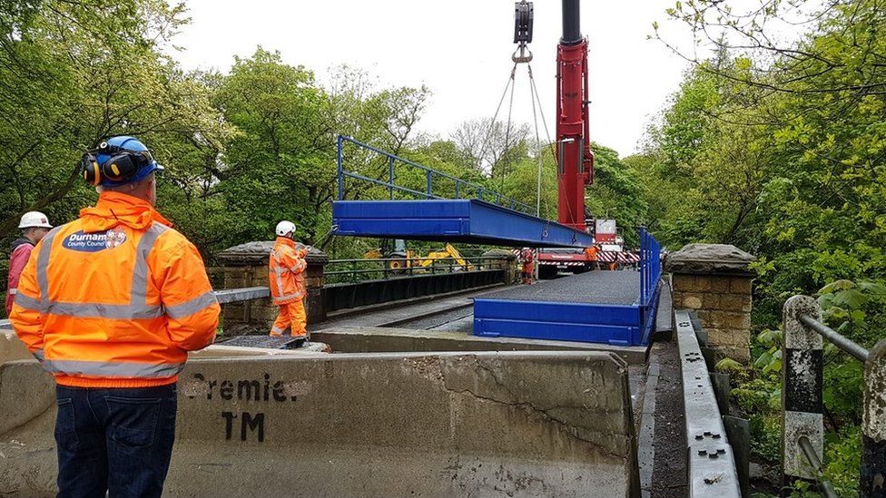 Temporary bridge reopens 'vital' County Durham route - BBC News