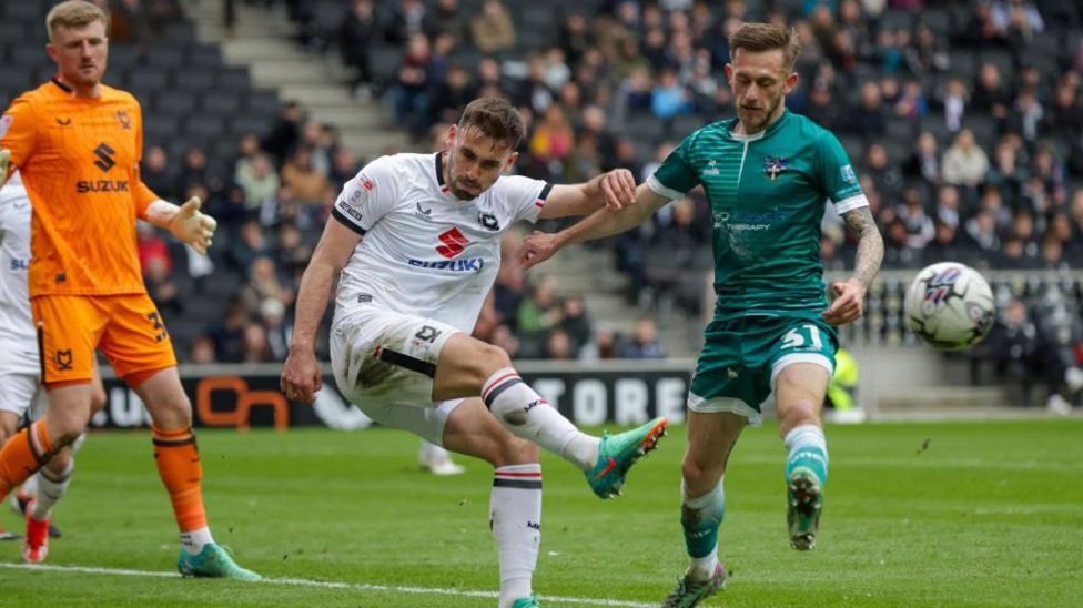 Warren O'Hora: Joining Hibs a 'no-brainer' - BBC Sport