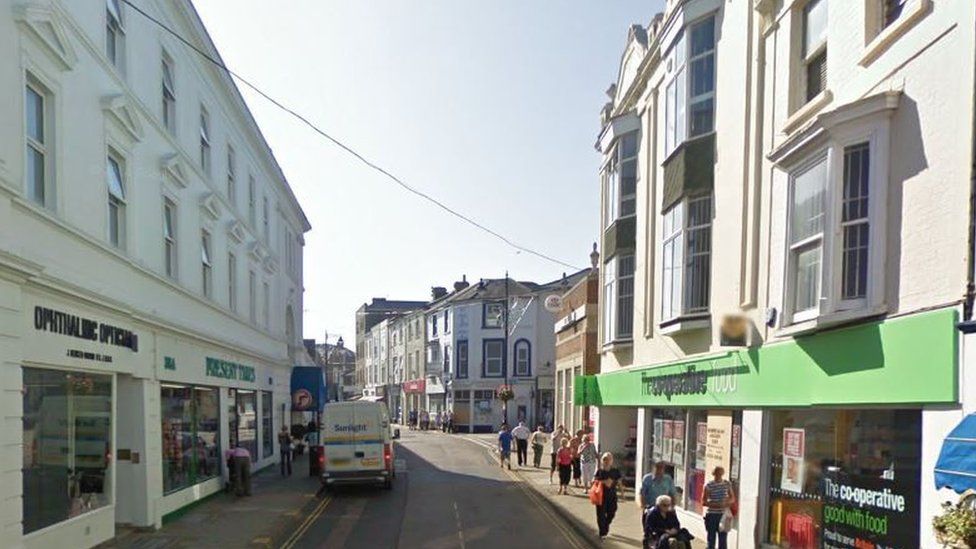 Man charged with kidnap and rape of teenager in Niton - BBC News