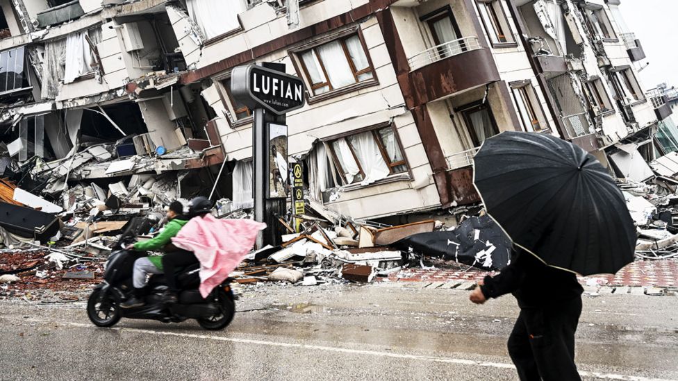 Turkey earthquake: The world rallies in the face of disaster - BBC News