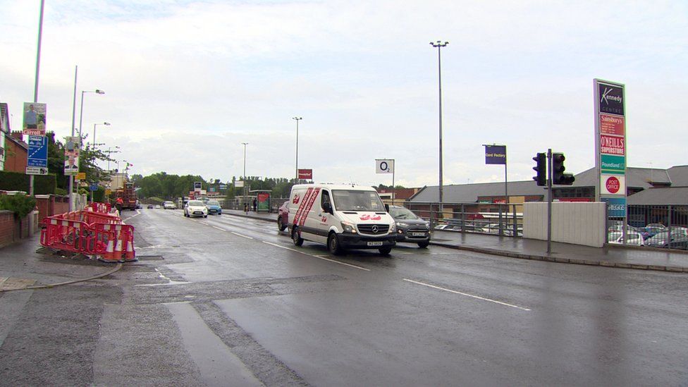 West Belfast: Couple struck by car on Andersonstown Road - BBC News