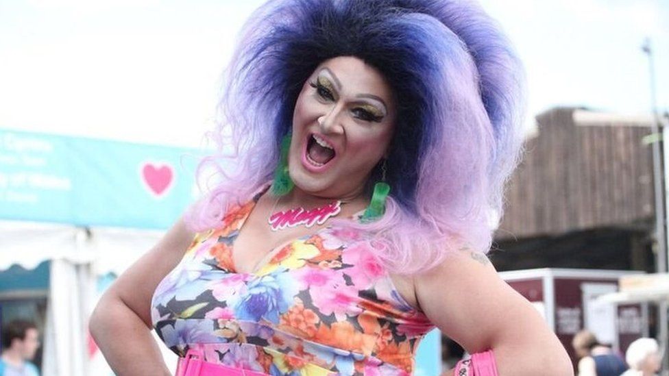 Urdd Eisteddfod crown winner too unwell to attend ceremony - BBC News