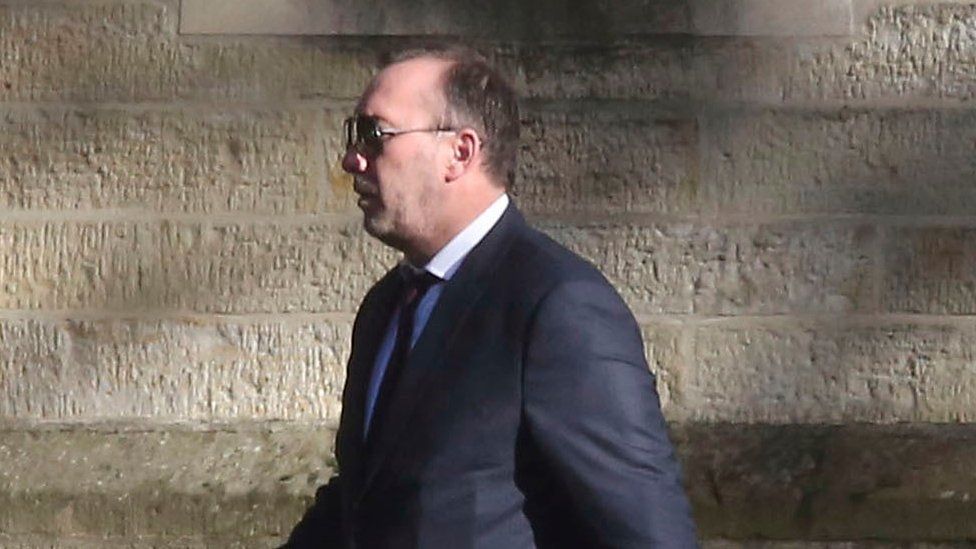 Sam Allardyce says West Ham con accused was 'extremely smart' - BBC News