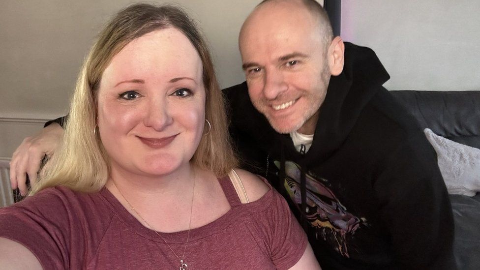 Wrexham fan who met Ryan Reynolds as final wish dies of cancer - BBC News