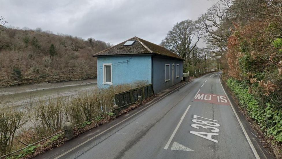 Plans to develop Looe house condemned for landslip risk - BBC News