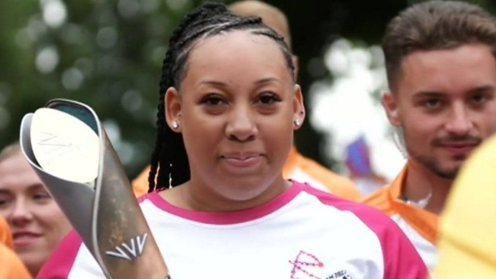 Commonwealth Games' baton-bearers to get souvenir replica - BBC News