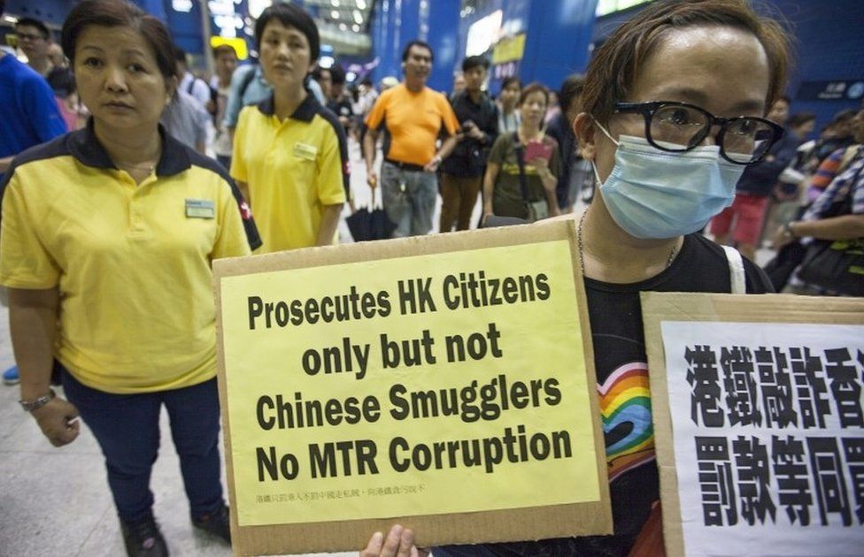 Musicians make noise over HK underground size rules - BBC News