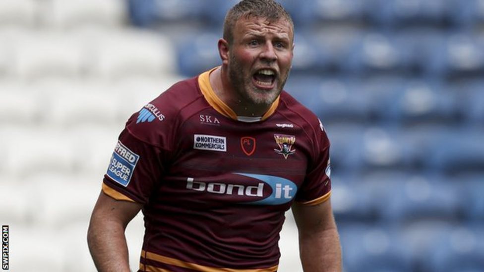 Josh Jones: Huddersfield Giants forward signs new three-year deal - BBC ...