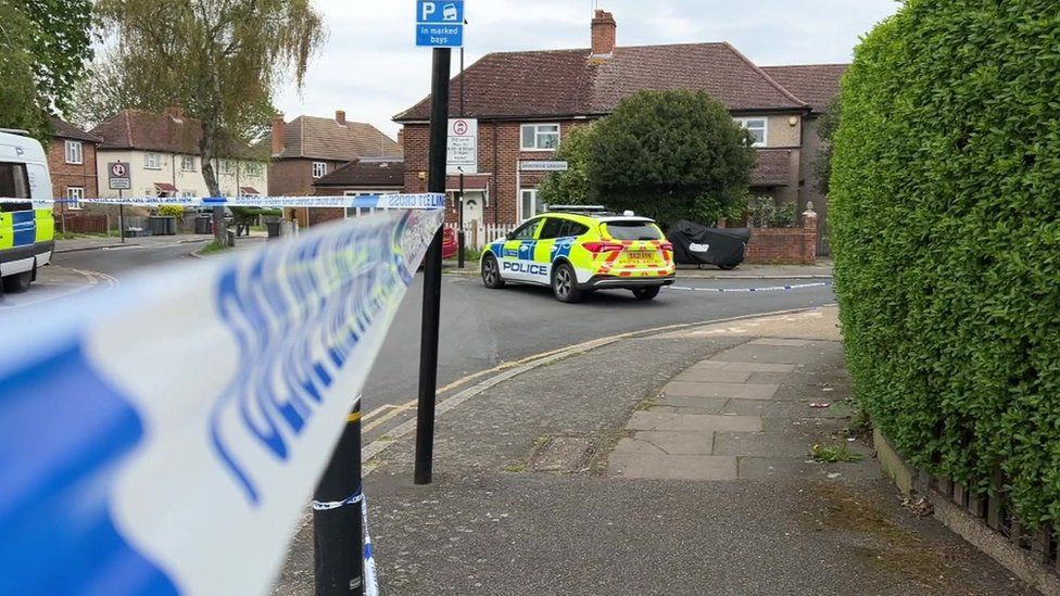 Brentford: Ten arrested in murder inquiry after man dies in street ...