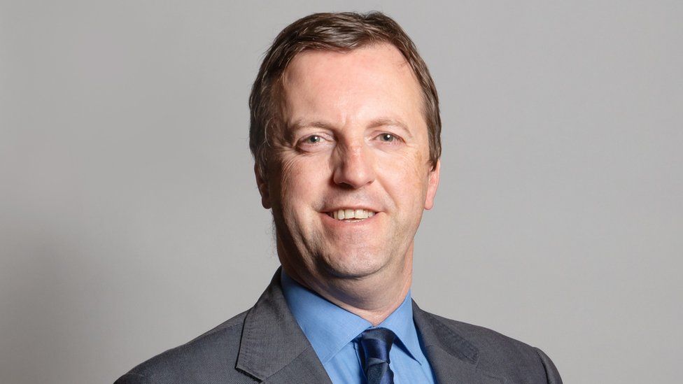 Jonathan Edwards i gael cynrychioli Plaid Cymru eto - BBC Cymru Fyw