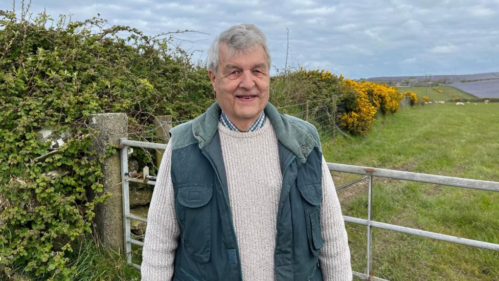 Anglesey: Solar farm plans described as frightening - BBC News